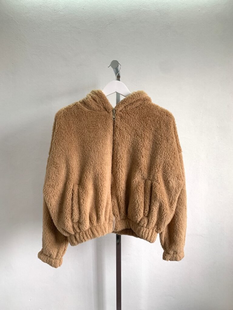 Campera corderito con capucha - CREMA BASICS